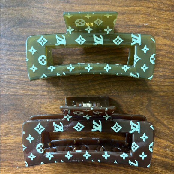 Accessories | Set Of 2 Designer Hair Clips New | Poshmark